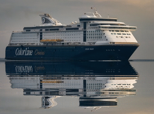 ocean liner (in Animated GIFs)